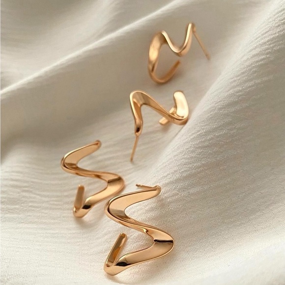 Sc Jewelry | Jewelry | Wavy Stud Earrings 8k Gold Plated Modern ...